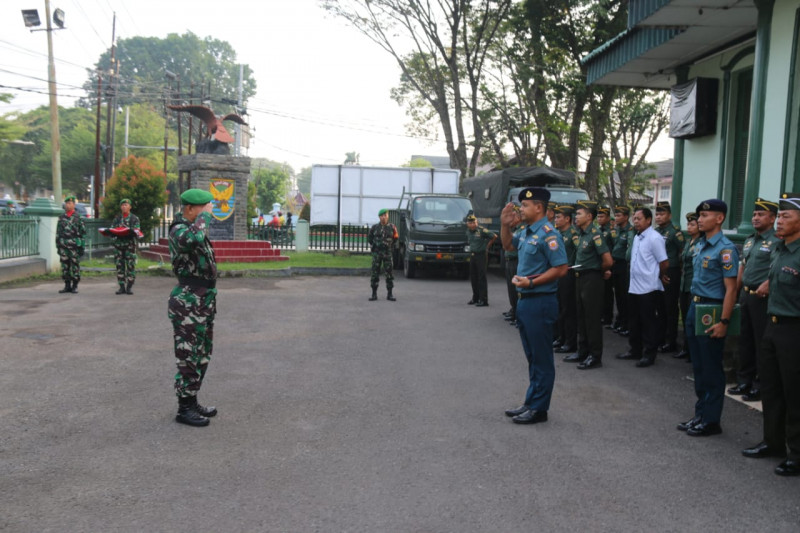 Media Budaya Indonesia | Danlanal Palembang Sebagai Pengambil Apel Pagi di Makodim 0418/Palembang